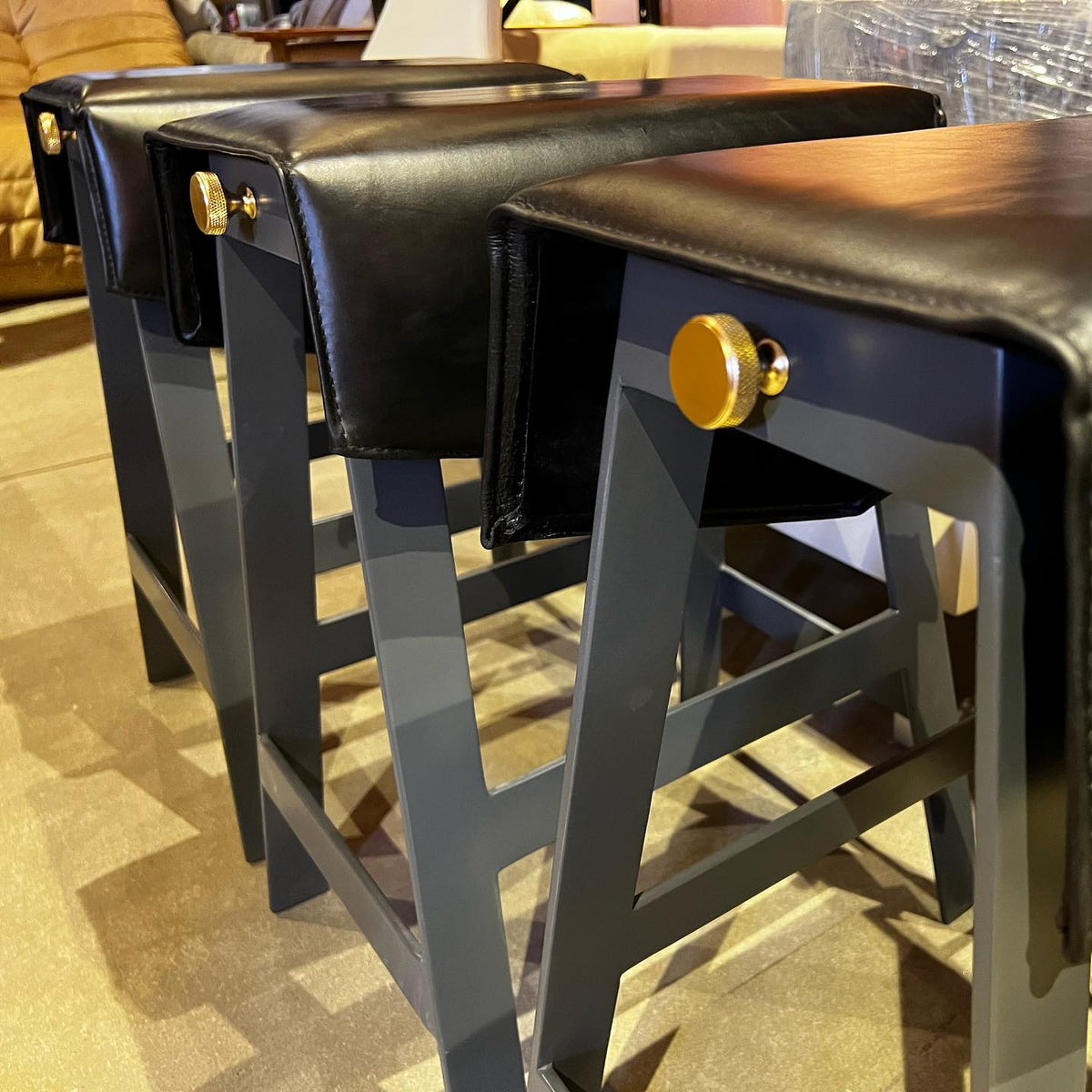 23136 Saddle Bar Stool – Dedipo Furniture Depot